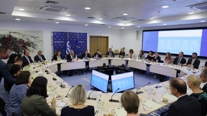 Μηταράκης: Ενημέρωσε τους πρέσβεις της ΕΕ για το μεταναστευτικό -1.361 ...