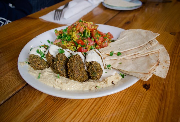 Τα καλύτερα φαλάφελ της Αθήνας: Τα μαγαζιά που σερβίρουν το αγαπημένο ...