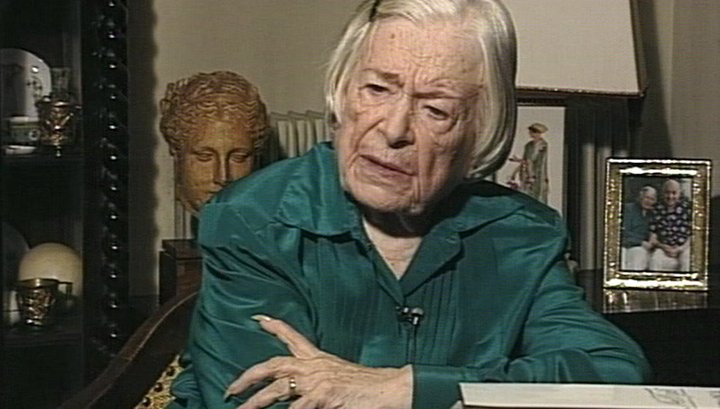 Έγδυσε χορεύτριες στην Ακρόπολη, κάθισε τον βασιλιά σε σκαμνί -Όσα ...