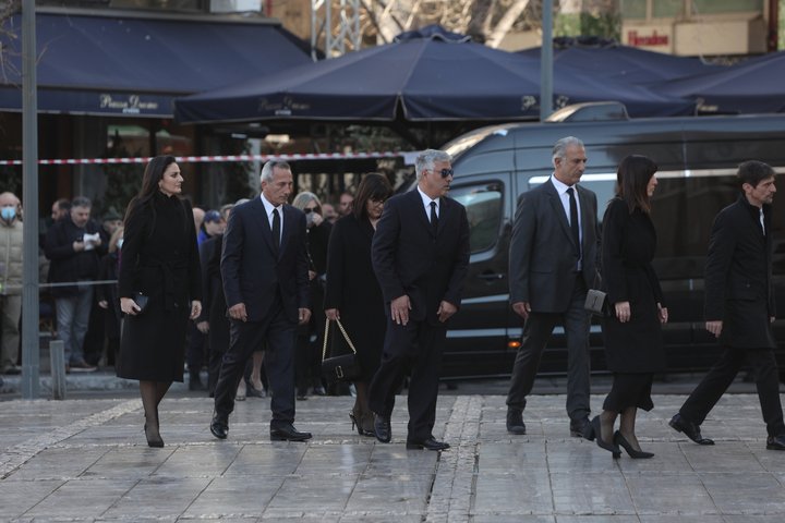 Μητρόπολη Αθηνών: Ολοκληρώθηκε το μνημόσυνο του τέως βασιλιά ...