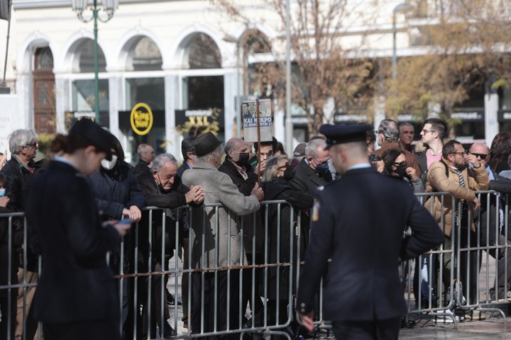 Μητρόπολη Αθηνών: Ολοκληρώθηκε το μνημόσυνο του τέως βασιλιά ...