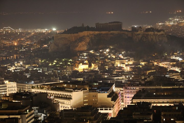 «Ωρα της γης»: Η στιγμή που σβήνουν τα φώτα σε εμβληματικά μνημεία σε ...