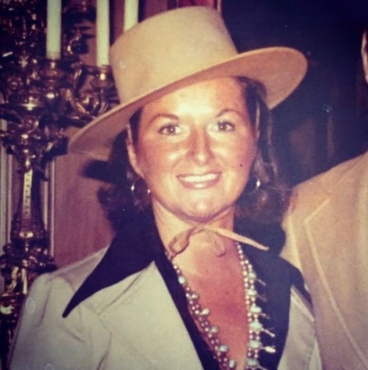 «Big Kathy»: Η αδίστακτη γιαγιά της Πάρις Χίλτον -Φιλόδοξη, εμμονική ...