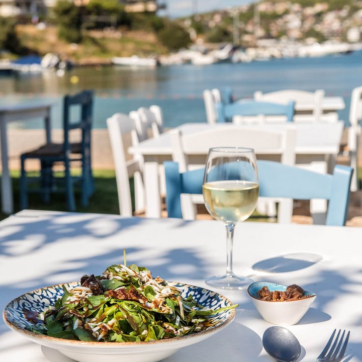 6+1 δοκιμασμένες ψαροταβέρνες και μεζεδοπωλεία στο Πόρτο Ράφτη για ...