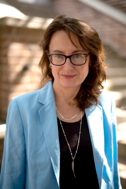 Η θρυλική Emily Wilson στο iefimerida: Γιατί η Ιλιάδα μιλά για όσα ...