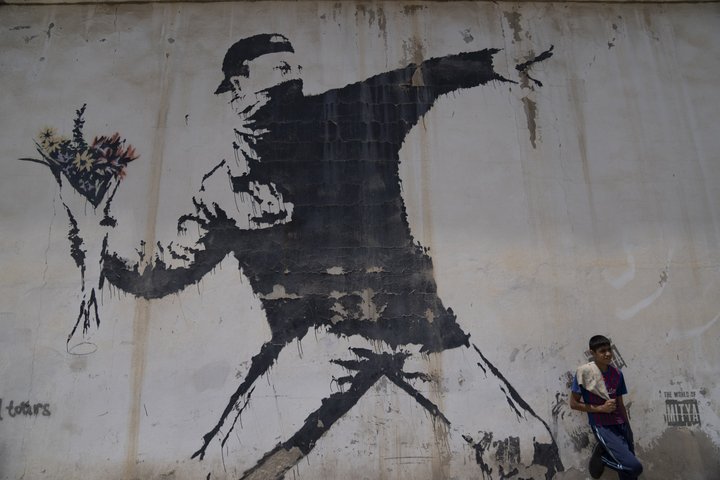 Ποιος είναι τελικά ο Banksy; Πώς μια μήνυση οδηγεί στη λύση ενός από τα ...