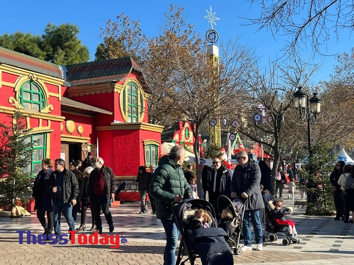 Χριστούγεννα στη Θεσσαλονίκη: Πλήθος κόσμου για βόλτα στο κέντρο ...
