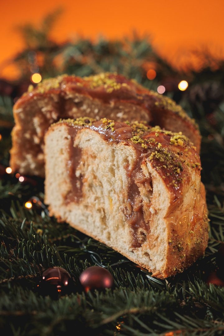 Είδαμε πώς φτιάχνεται το χριστουγεννιάτικο τσουρέκι με κάστανο στον ...