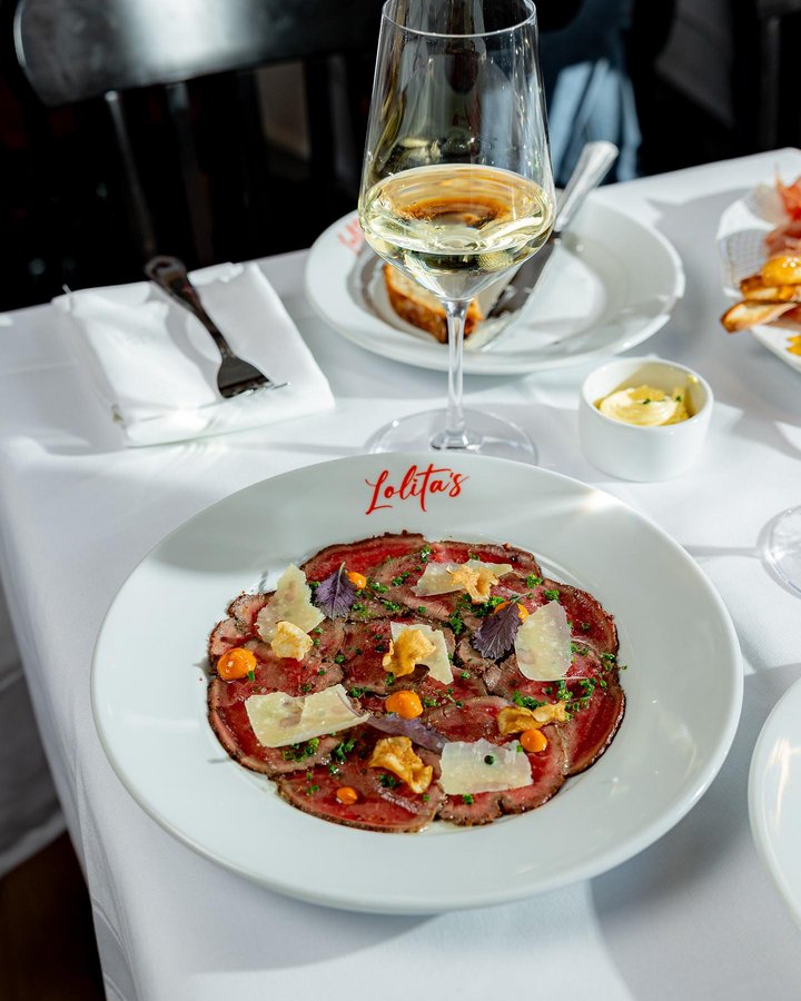 Lolita's: Το νέο κατακόκκινο ιταλικό εστιατόριο στο Ψυχικό με ...