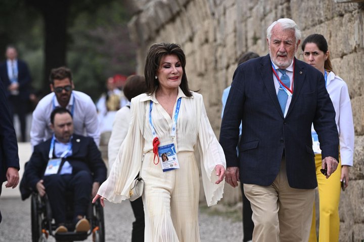 Η δήμαρχος του Παρισιού, Γάλλοι υπουργοί, η ΠτΔ, η Γιάννα Αγγελοπούλου ...