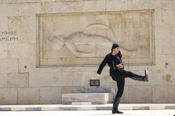 Συγκινητικό: Αλλαγή της Προεδρικής Φρουράς στο Σύνταγμα με Εύζωνες ...
