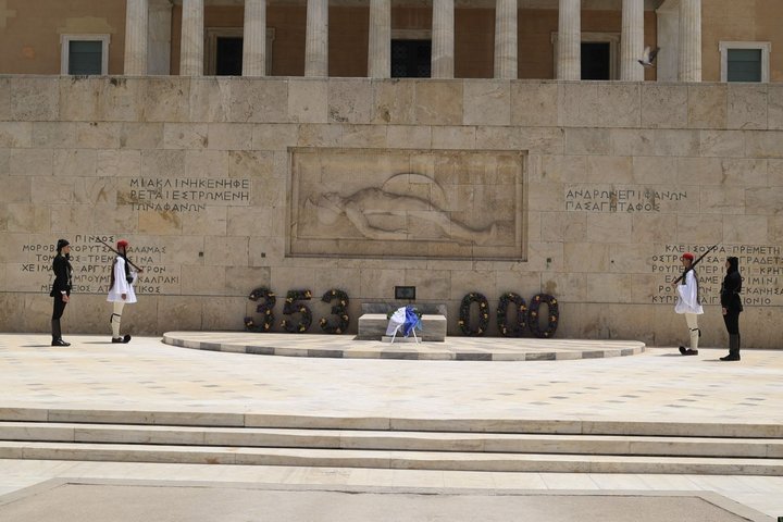 Συγκινητικό: Αλλαγή της Προεδρικής Φρουράς στο Σύνταγμα με Εύζωνες ...