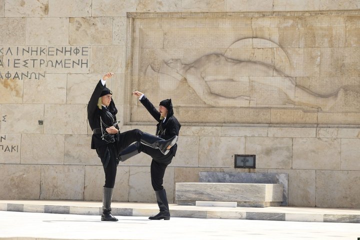 Συγκινητικό: Αλλαγή της Προεδρικής Φρουράς στο Σύνταγμα με Εύζωνες ...