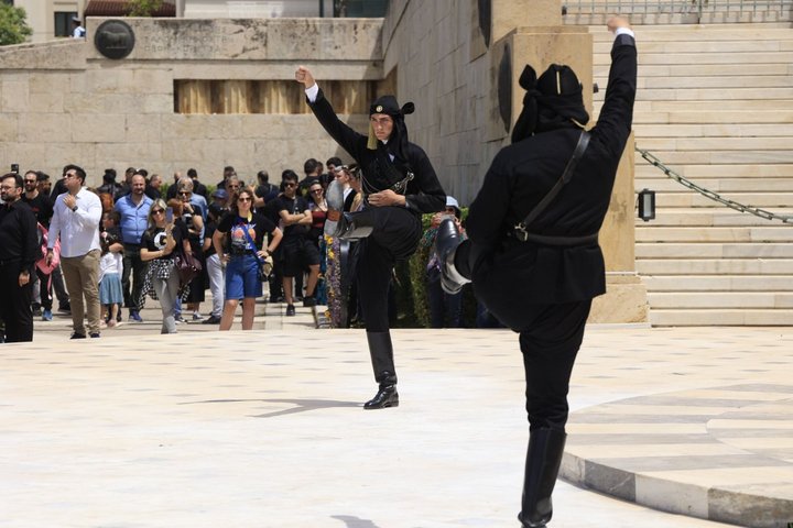 Συγκινητικό: Αλλαγή της Προεδρικής Φρουράς στο Σύνταγμα με Εύζωνες ...