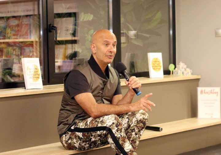 Ο σταρ γκουρού της αυτοβελτίωσης Robin Sharma μοιράζεται στο iefimerida ...