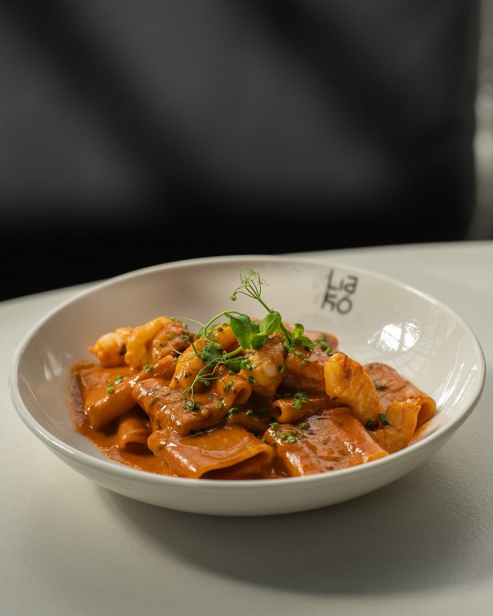 Liako: Πώς ένα κτίριο του 1900 στη Σύρο μεταμορφώθηκε σε μοντέρνο εστιατόριο -Εκπληκτική αλλαγή ...