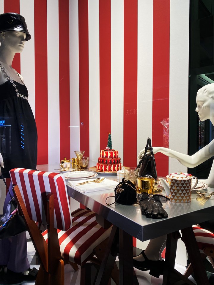 Χριστουγεννιάτικη βόλτα στο Σύνταγμα: 7+1 ιδέες για γιορτινό τσάι, θέατρο, brunch, ποτό ...