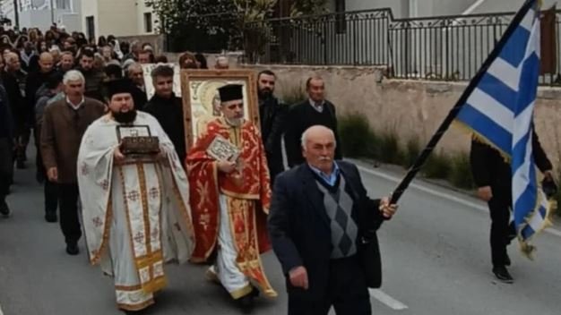 Σαντορίνη: Λιτανεία για προστασία από τους σεισμούς -Με λάβαρα, σημαίες ...