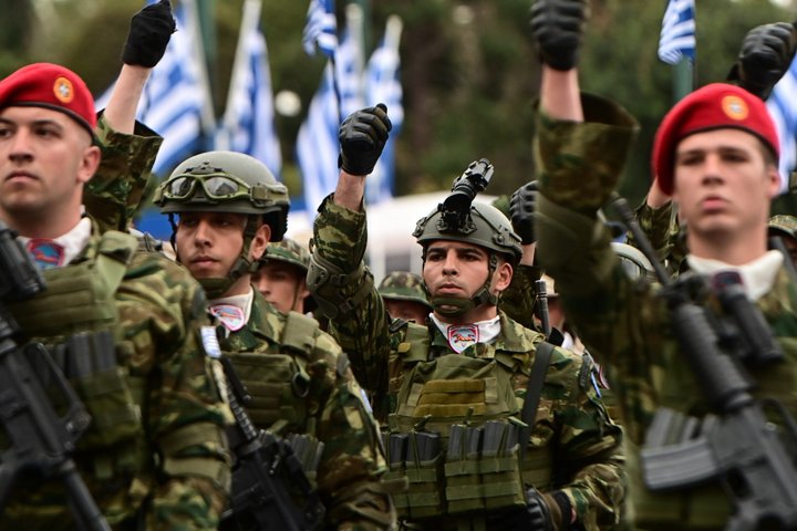 Εντυπωσιακές εικόνες από την στρατιωτική παρέλαση στην Αθήνα: Οι ...