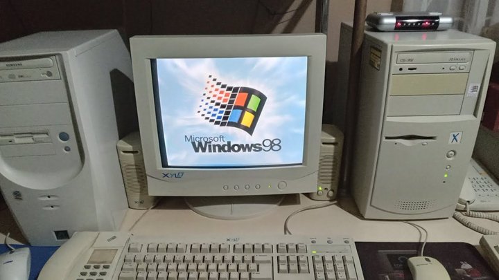 Οι «τυμβωρύχοι» των Windows '95 -Οι άνθρωποι που αρνούνται να ξεκολλήσουν από τα παλιά ...