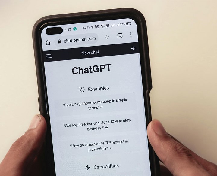 Τρία χρόνια ChatGPT: Πώς ένα chatbot έγινε παγκόσμιο εργαλείο για δουλειά, μάθηση, υγεία ...