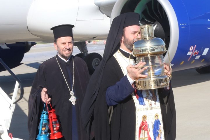 Στην Αθήνα το Αγιο Φως -Φυλάσσεται στην Εξαρχία Παναγίου Τάφου της ...