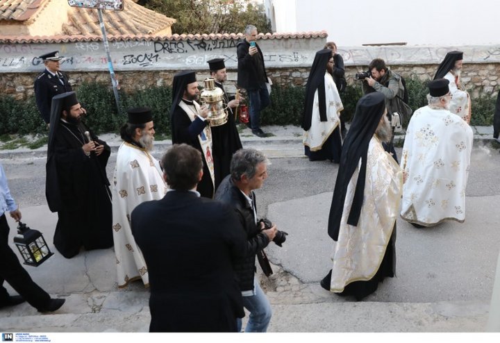 Στην Αθήνα το Αγιο Φως -Φυλάσσεται στην Εξαρχία Παναγίου Τάφου της ...
