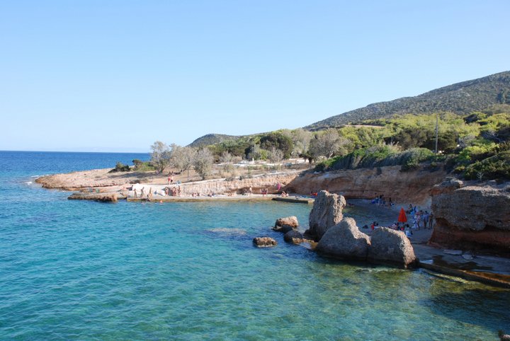 Μικρή Χαμολιά: Η ομορφότερη κρυφή παραλία της Αττικής -Μόλις μια ώρα ...
