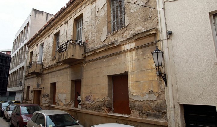 Eγκαταλελειμμένο το διώροφο νεοκλασικό σπίτι του Κωστή Παλαμά στην ...
