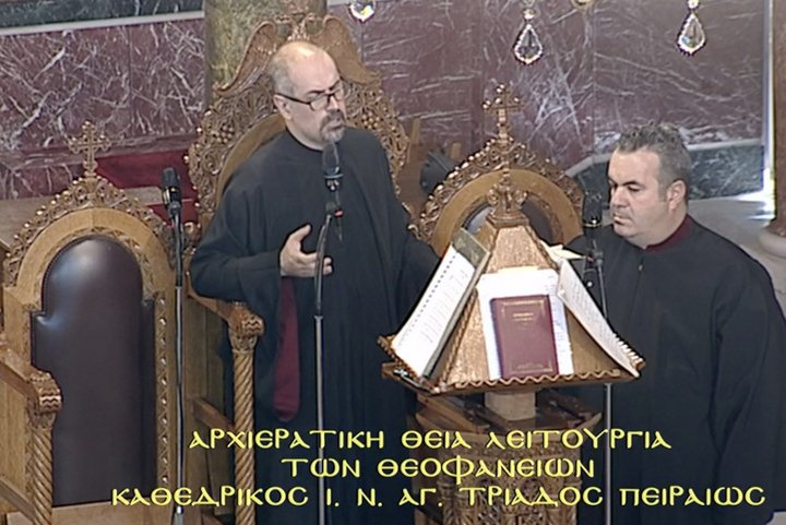 Θεοφάνια: Η Θεία Λειτουργία από την Αγία Τριάδα στον Πειραιά ...