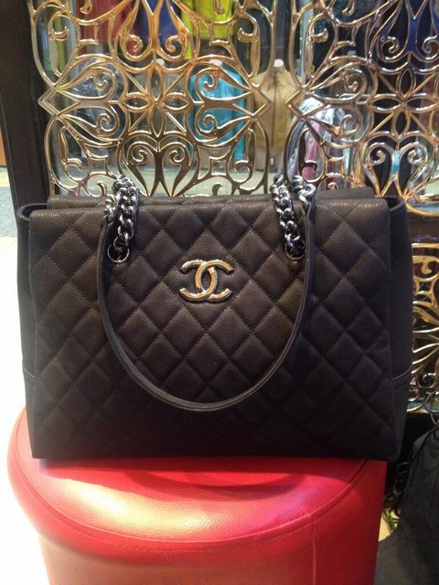 Από εδώ ψωνίζουν μαϊμού Louis Vuitton, Chanel και Ηermes οι επώνυμες ...
