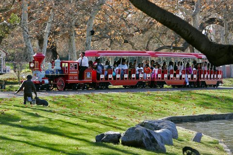 Μέσα στη Neverland: Το απίθανο ράντσο του Μάικλ Τζάκσον, που πουλιέται ...