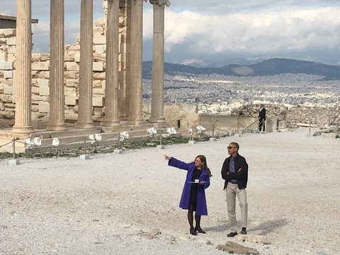 Στον Ιερό Βράχο της Ακρόπολης και στο Μουσείο ξεναγήθηκε ο Ομπάμα ...
