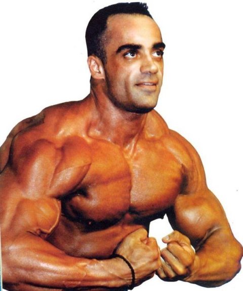 Ποιος ήταν o αθλητής του bodybuilding που εκτέλεσαν έξω από το σχολείο ...