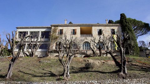 Το σπίτι που πέθανε ο Πικάσο βγαίνει στο σφυρί -Μυθική κατοικία στην ...