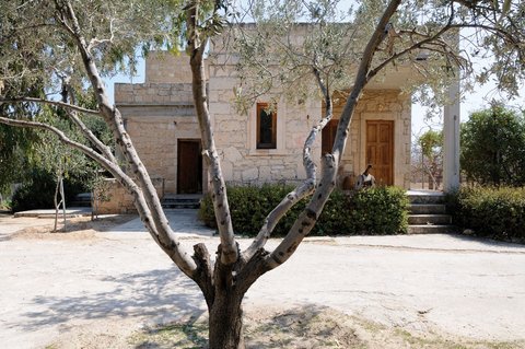 Τα απίστευτα σπίτια των καλλιτεχνών στην Αίγινα -Ονειρικά νεοκλασικά ...