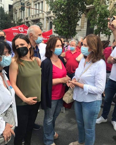 Η έγκυος Εφη Αχτσιόγλου στην πορεία για το εργασιακό - Οι φωτό που ...