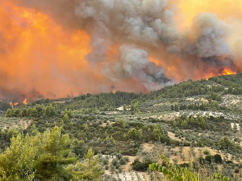 Μαίνεται η φωτιά στην Εύβοια: Αλλαξε η φορά των ανέμων -Πύρινο μέτωπο ...