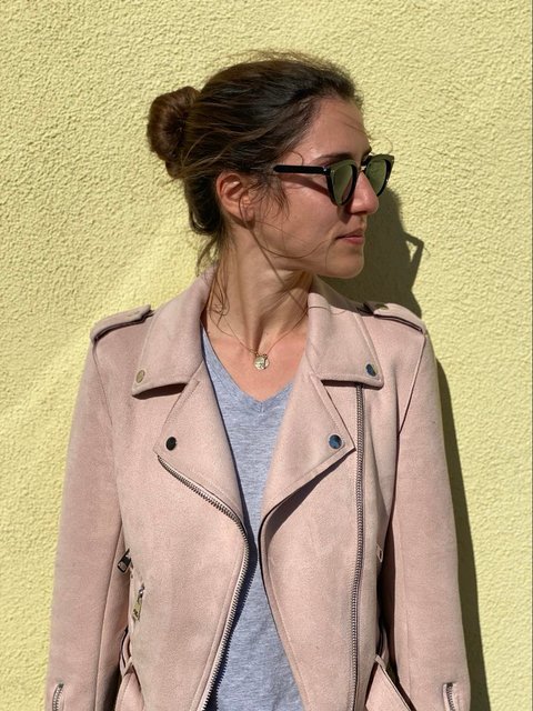 Από τα Κύθηρα στο Λούβρο: H εικαστικός Κατερίνα Χάρου συμμετέχει σε μια ...