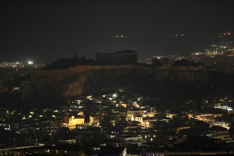 «Ωρα της γης»: Η στιγμή που σβήνουν τα φώτα σε εμβληματικά μνημεία σε ...