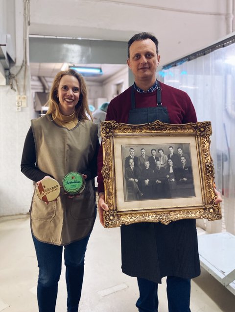 Ετσι φτιάχνεται ο ξακουστός χειροποίητος χαλβάς του Πειραιά στο ...