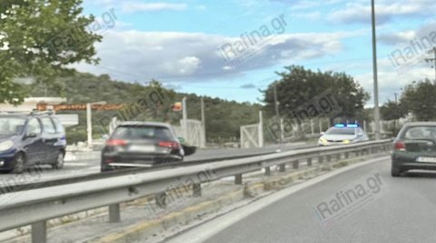 Τροχαίο στη Λεωφόρο Μαραθώνος στη Ραφήνα [εικόνες] - iefimerida.gr