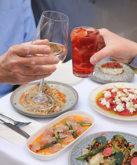 Via Maris: Ενα εστιατόριο-βερμουτιέρα μόλις άνοιξε στου Ψυρρή και είναι ...