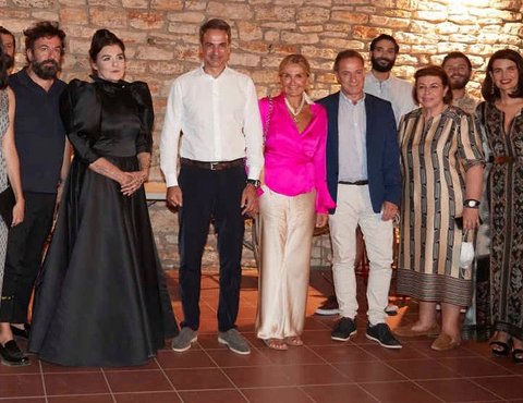 Απίστευτο τρικ: Έκοψαν την Κονιόρδου από τη φωτογραφία με Λιγνάδη, στην ...