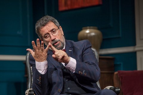 «Δείπνο ηλιθίων»: Τελευταίες παραστάσεις και μετά πάει... γι' άλλες ...