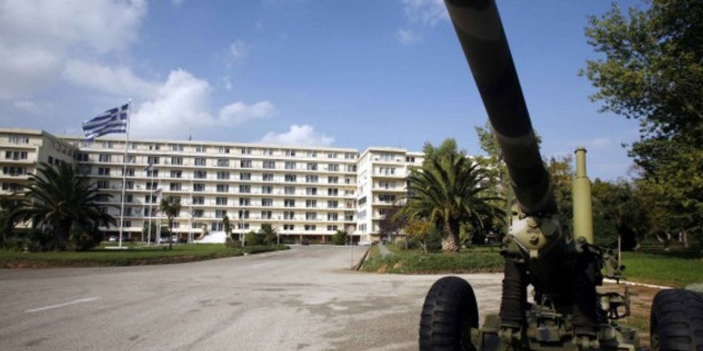 Αλλαξαν στα μουλωχτά τους αρχηγούς ΓΕΕΘΑ και ΓΕΝ - Ποιοί είναι οι νέοι ...