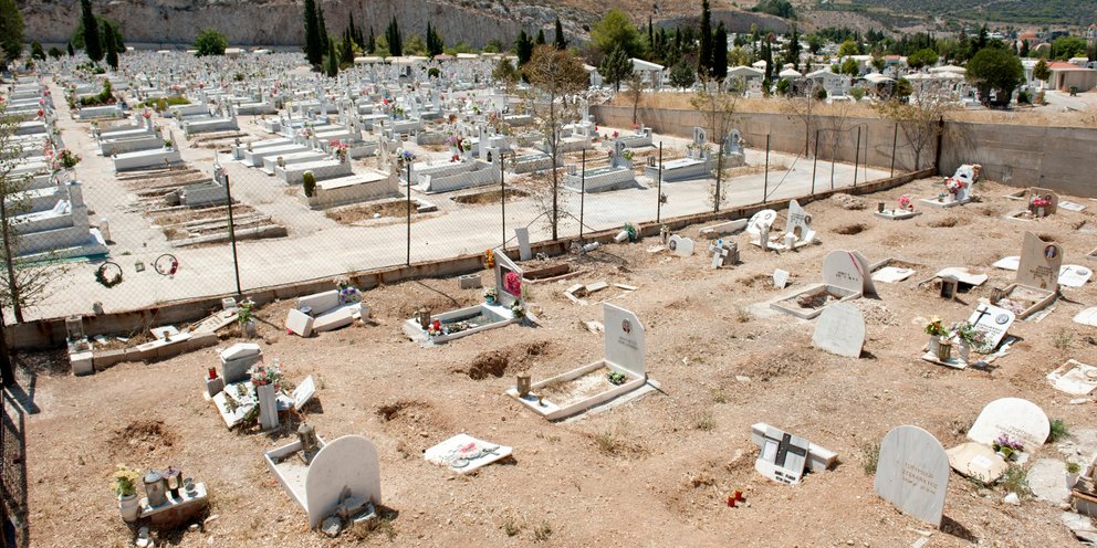 νεκροταφείο Σχιστού - από το iefimerida.gr