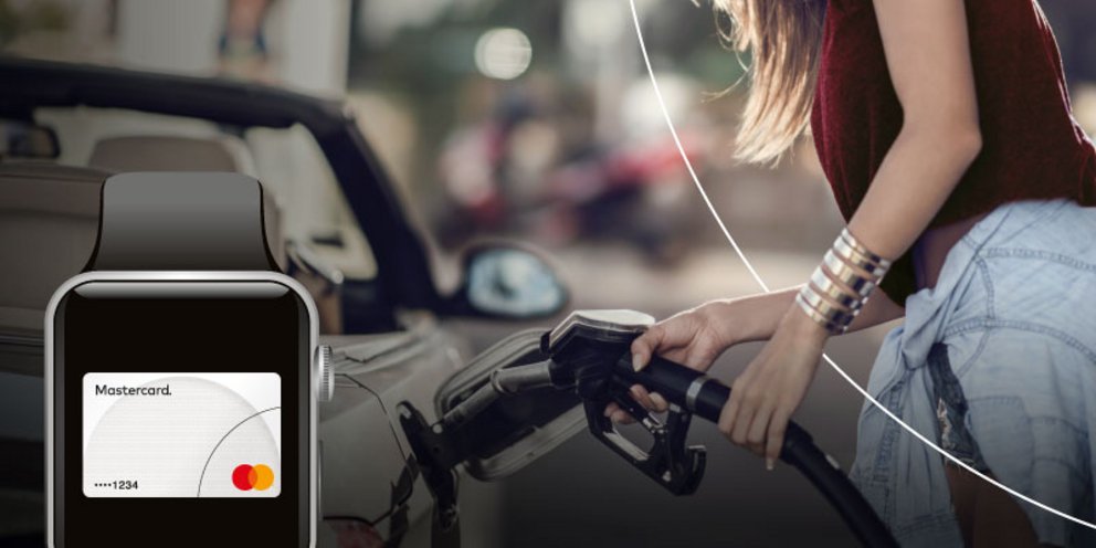 Τώρα πληρώνεις τη βενζίνη σου με το smartphone ή το smartwatch, χρησιμοποιώντας Mastercard ...
