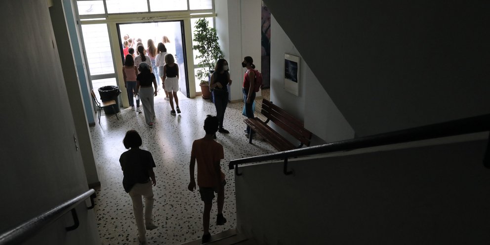 Βίντεο-ντοκουμέντο από το άγριο ξύλο μαθητών σε ιδιωτικό σχολείο της ...