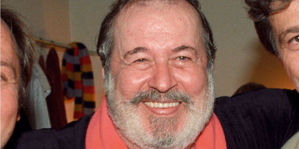 Ο Δημήτρης Παπαμιχαήλ ανάμεσα στις δύο συζύγους του, Αλίκη Βουγιουκλάκη ...